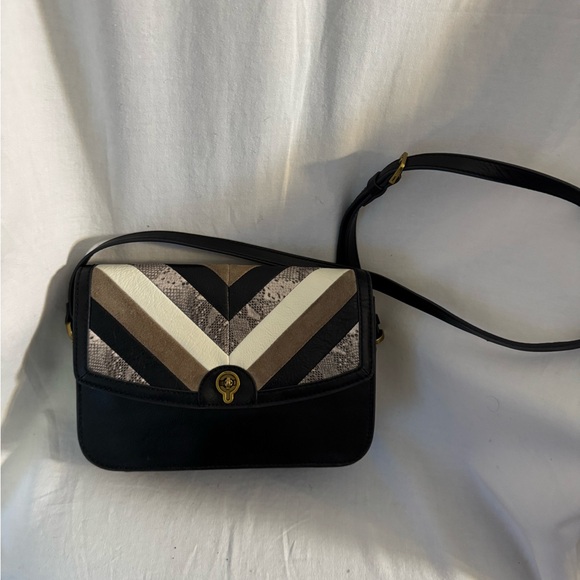 Fossil | Bags | Fossil Ainsley Medium Crossbody Herringbone Black And ...